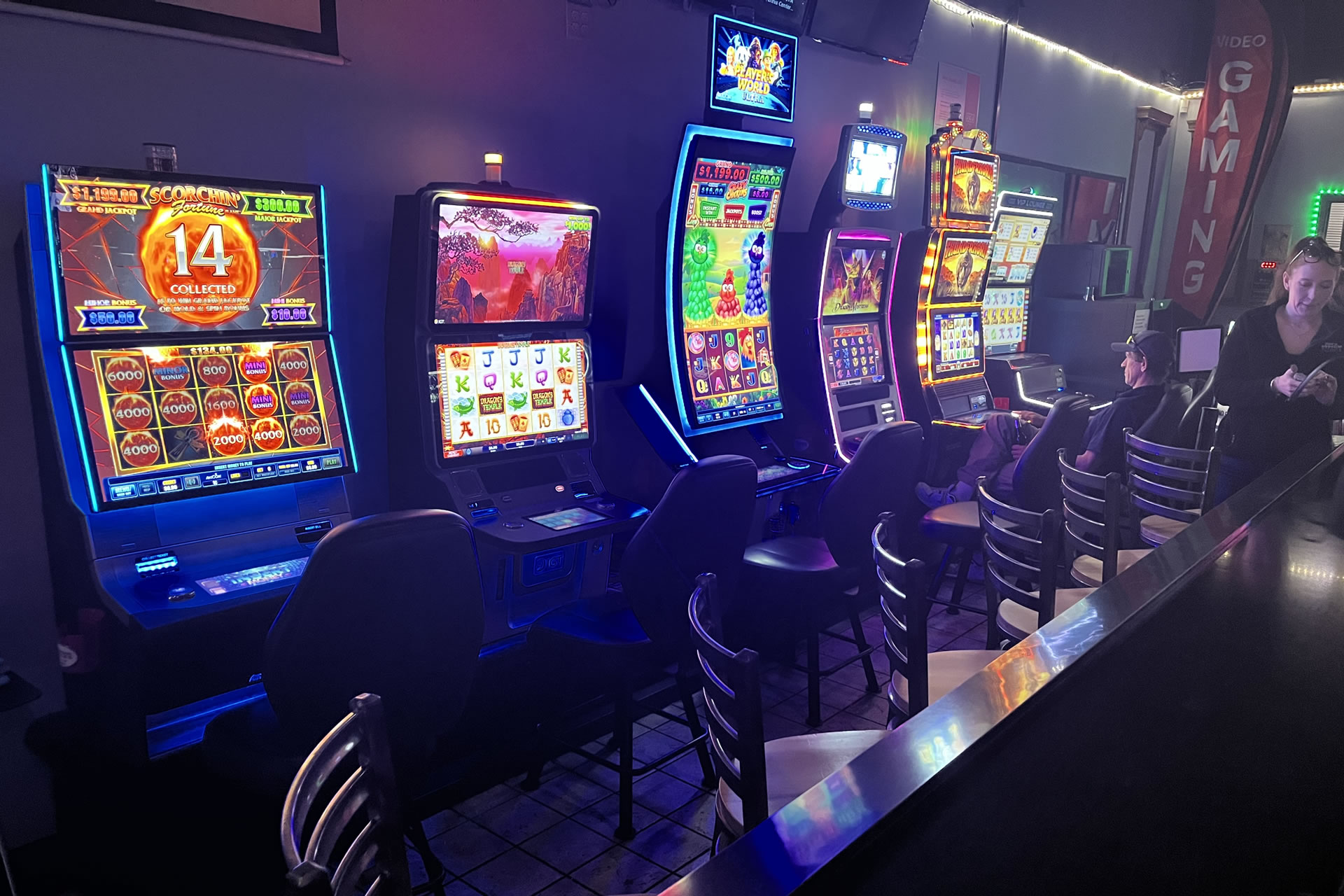 Q Bar| Warrenville – Q Bar Warrenville is a Large Billiards and Sports ...